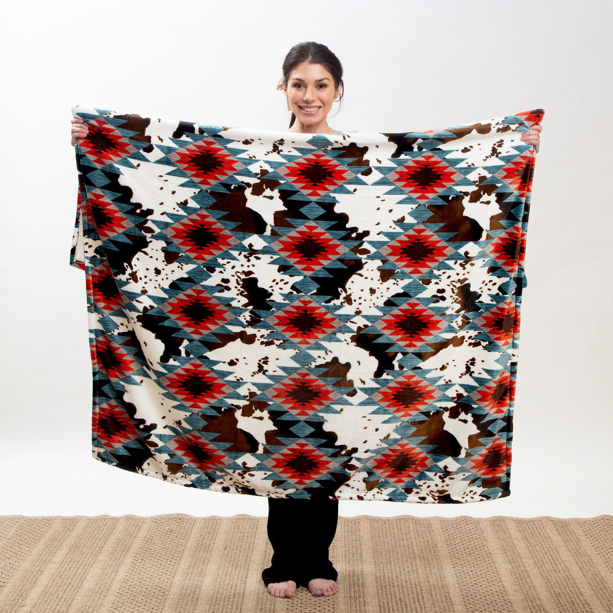 Wrangler® Southwest Cowhide Plush Sherpa Throw – Carstens, Inc